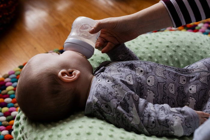 Le migliori posizioni per allattare il neonato.